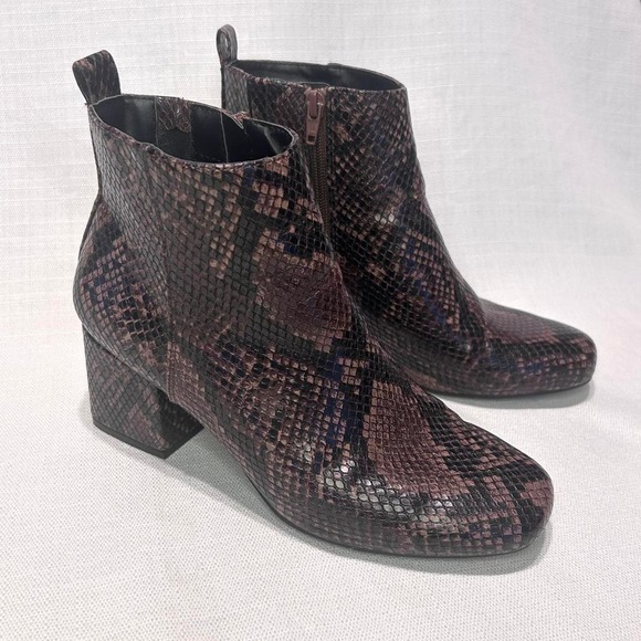 Time and Tru | Shoes | Womens Brown Snakeskin Ankle Boot Size 9 Memory ...